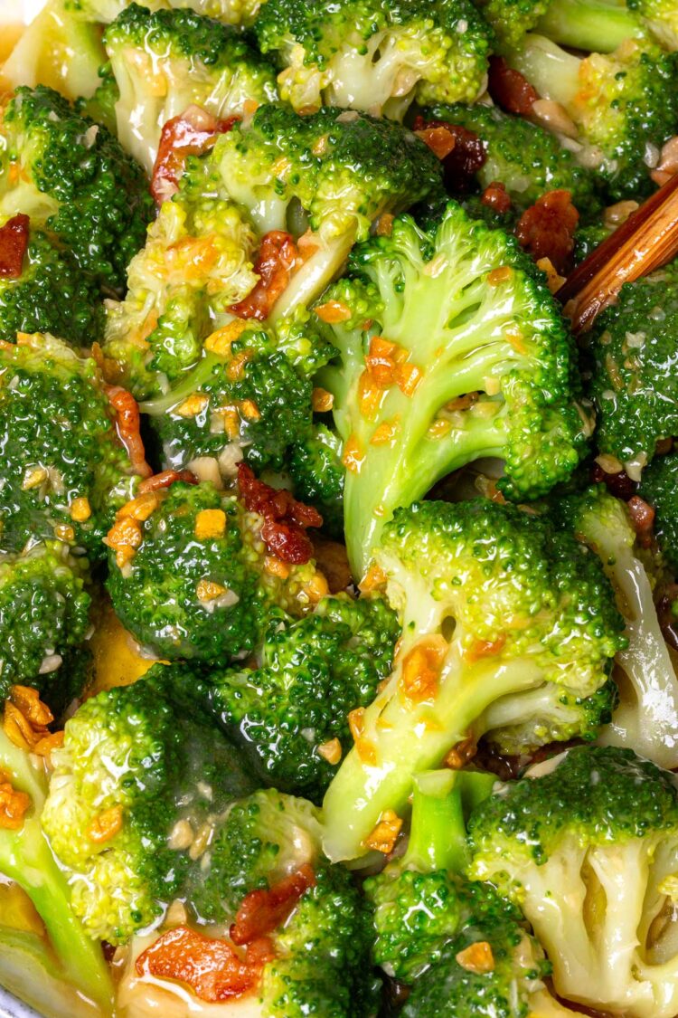 Broccoli With Garlic Sauce & Bacon - Cooking With Lei